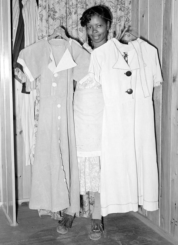 Common Threads: How Depression-Era Women Turned Feed Sacks into Fashion ...