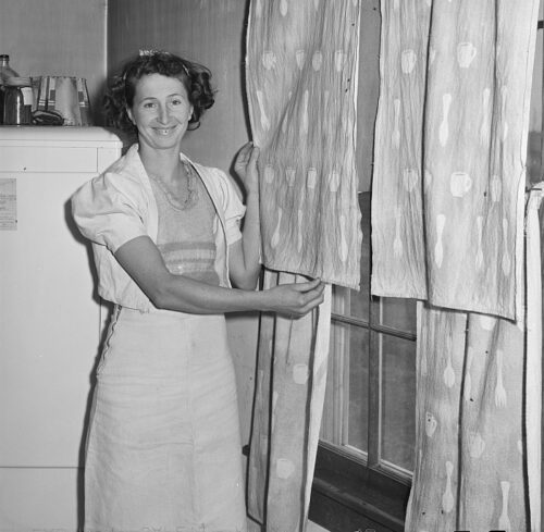 Common Threads: How Depression-Era Women Turned Feed Sacks into Fashion ...